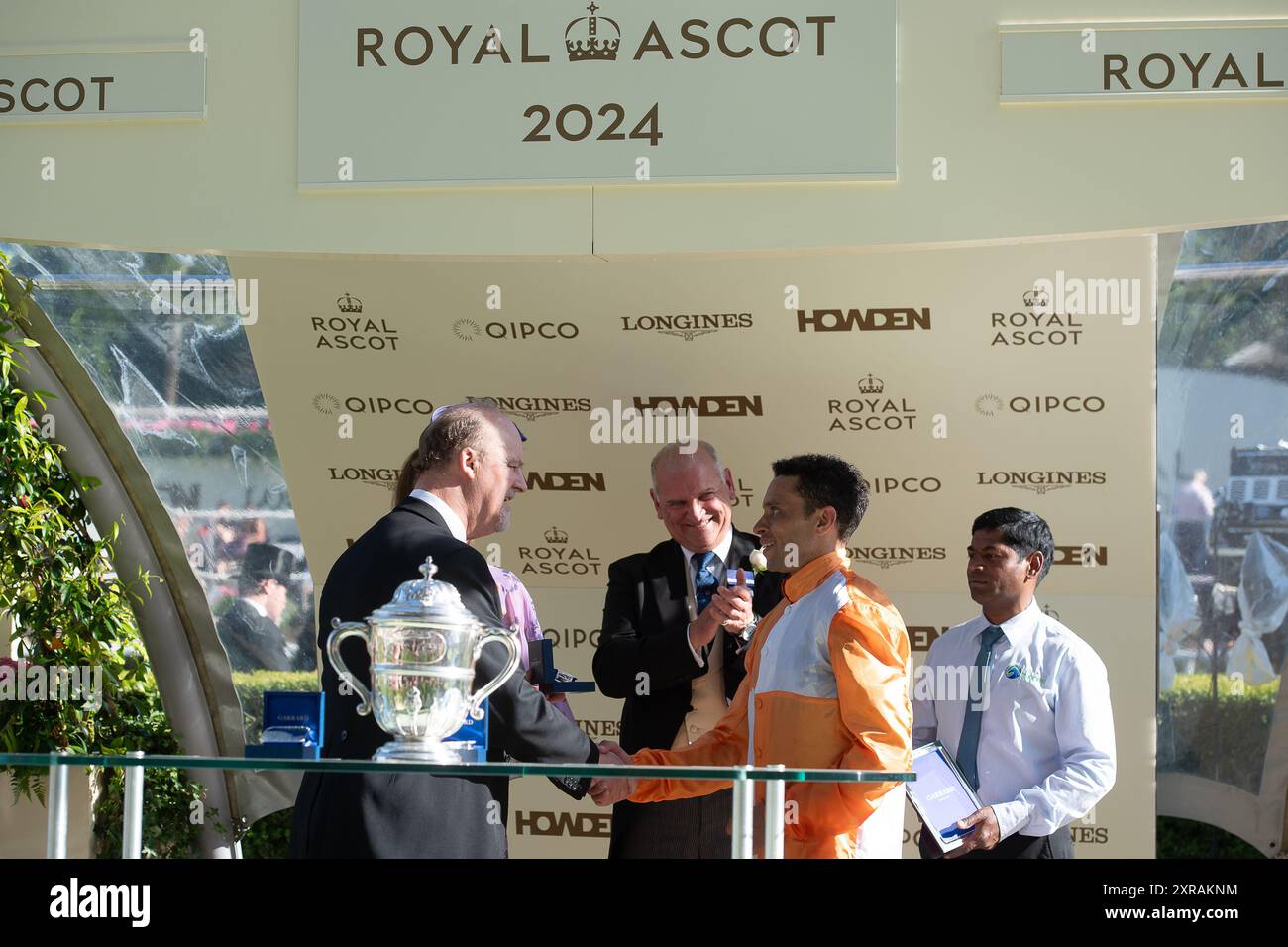 Ascot, UK. 20th June, 2024. Actor Tim McInnerny makes the winners ...