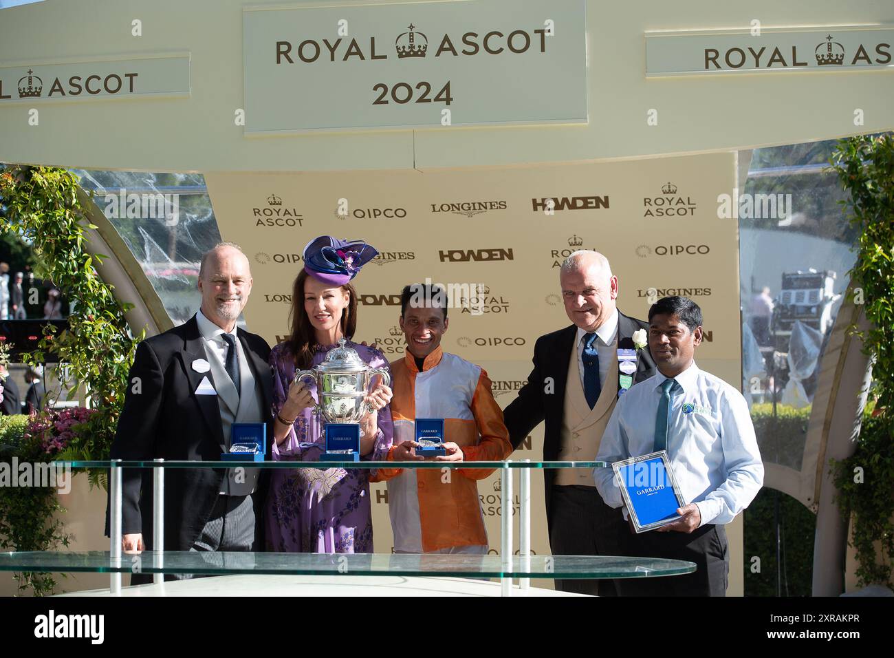 Ascot, UK. 20th June, 2024. Actor Tim McInnerny makes the winners ...
