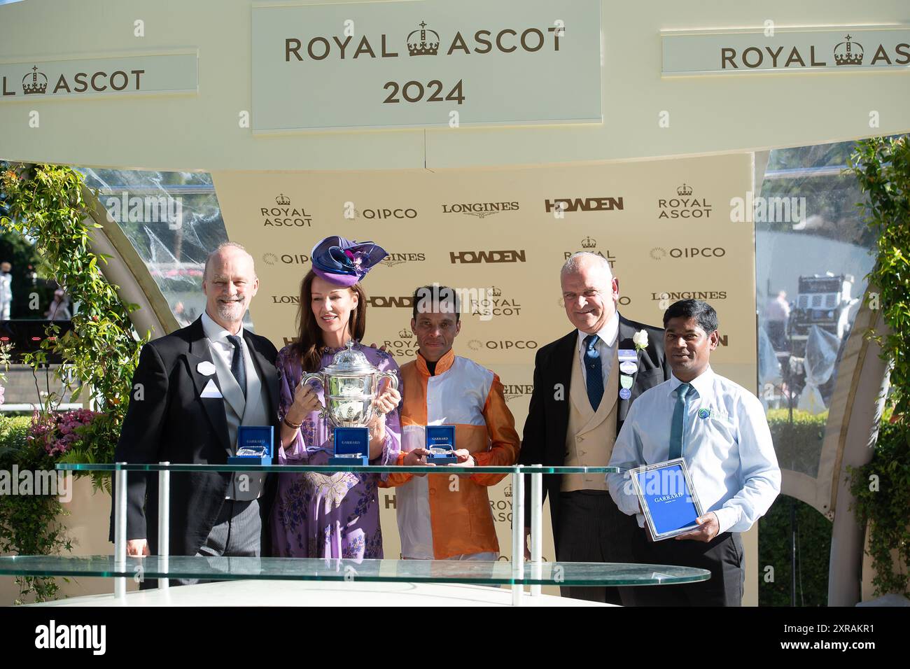 Ascot, UK. 20th June, 2024. Actor Tim McInnerny makes the winners ...