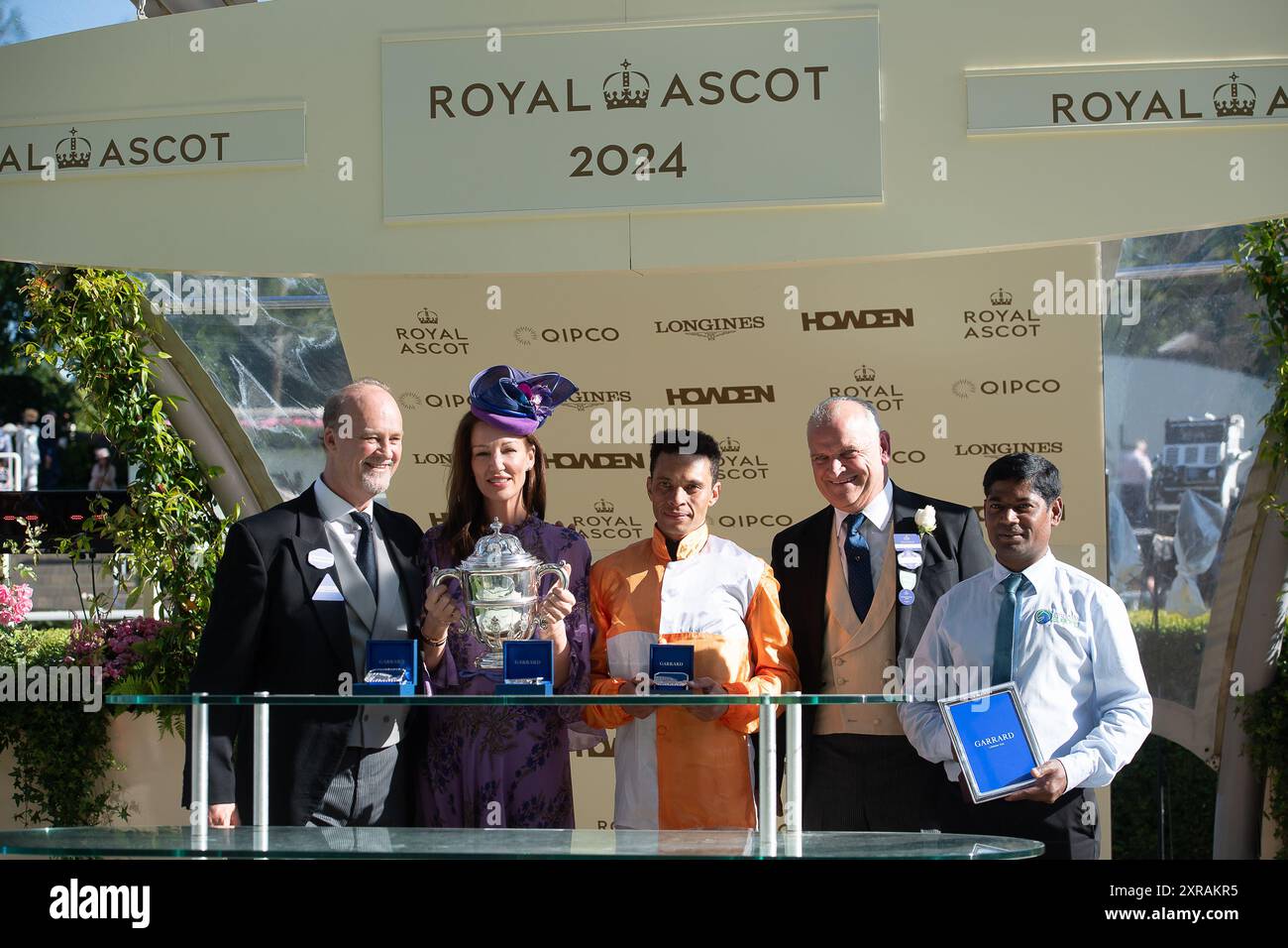 Ascot, UK. 20th June, 2024. Actor Tim McInnerny makes the winners ...