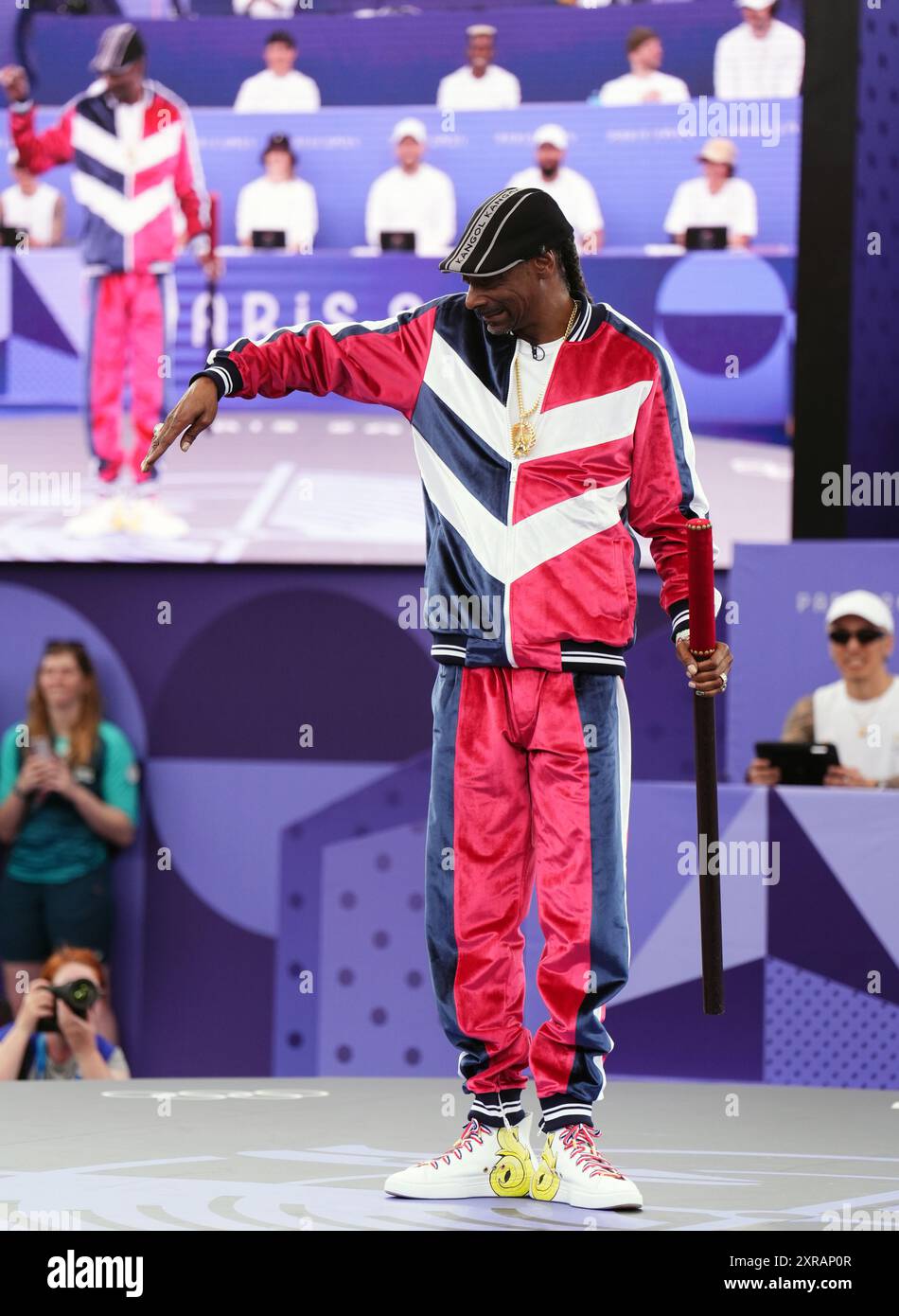 Snoop Dogg with the brigadier, used in the theatre to mark the opening ...