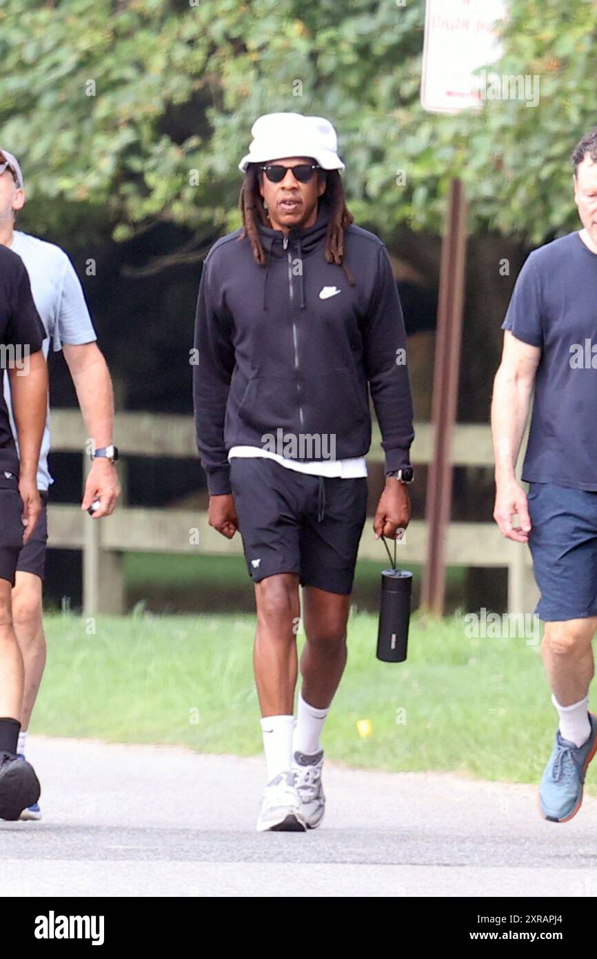 EXCLUSIVE **EXCLUSIVE ALL ROUNDER** Jay Z spotted out jogging with ...