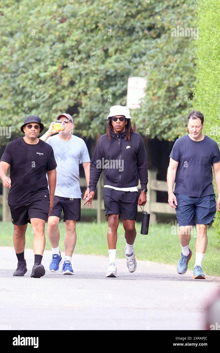 EXCLUSIVE **EXCLUSIVE ALL ROUNDER** Jay Z spotted out jogging with ...