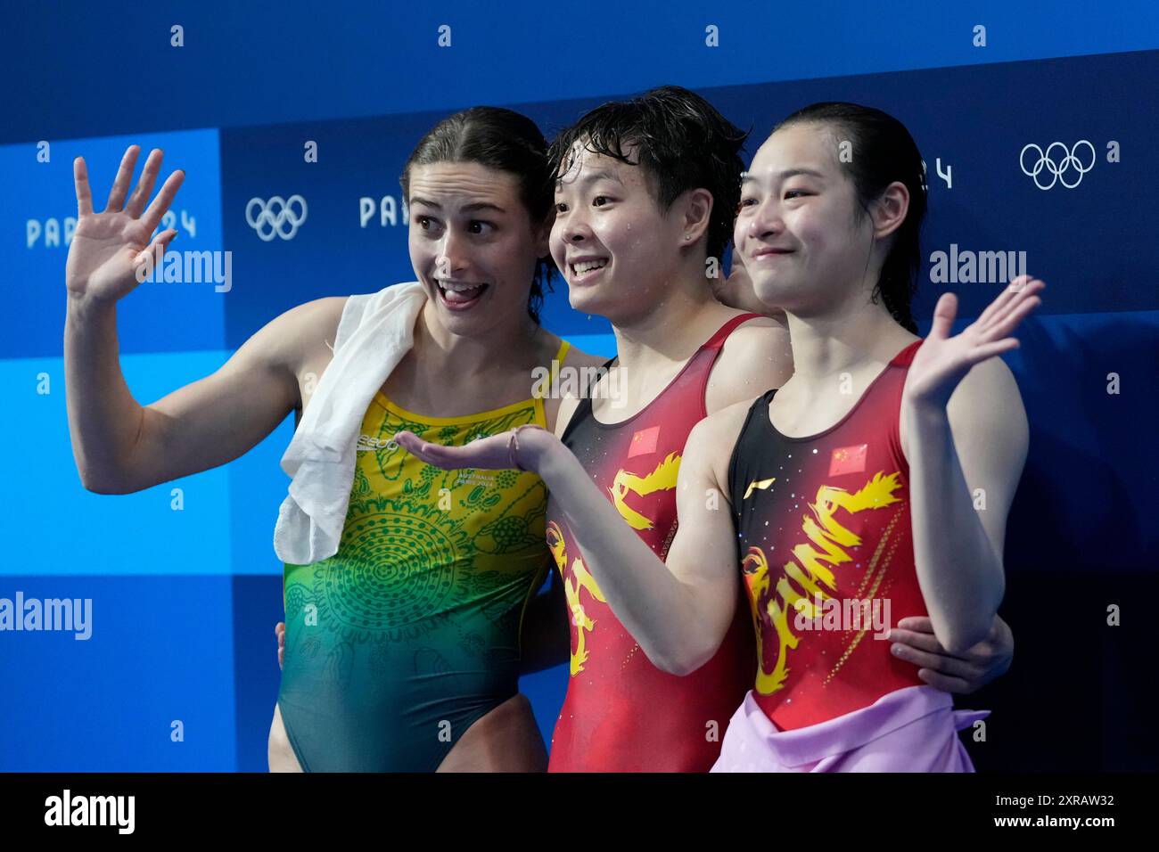 Gold medalist China's Chen Yiwen, center, China's Chang Yani, bronze ...