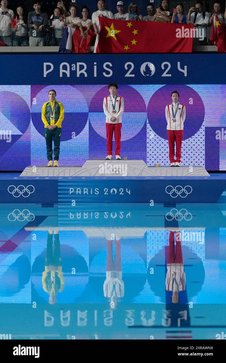 Gold medalist China's Chen Yiwen, center, China's Chang Yani, bronze ...