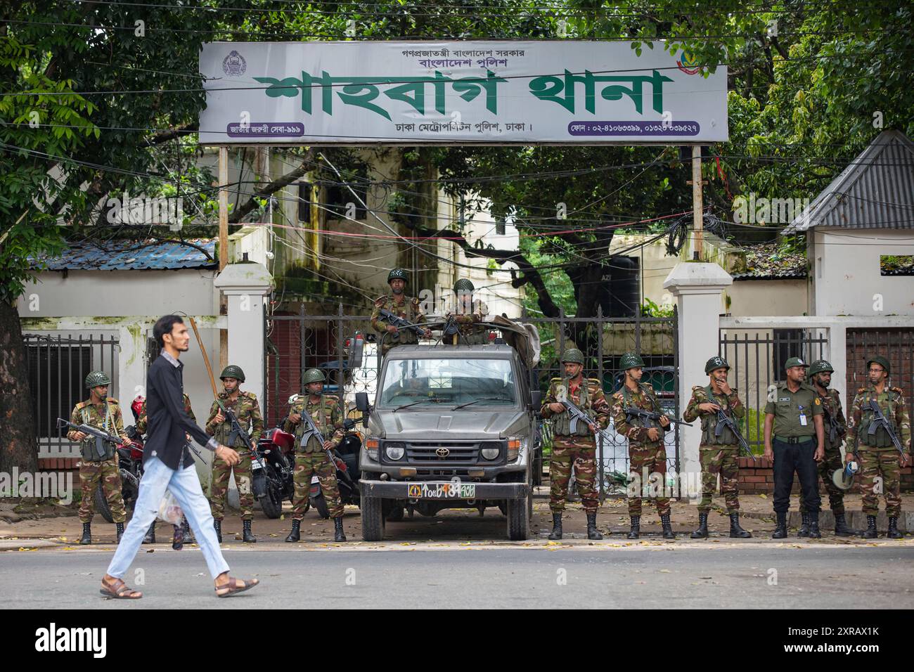 Army personnel stand guard in front of Shahbagh Police Station, near ...