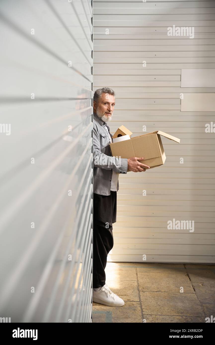 Male loader working in storage hi-res stock photography and images - Alamy