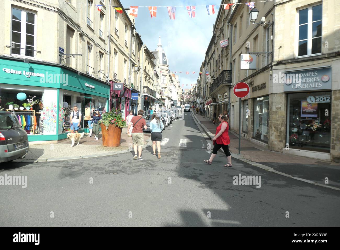 Tapestry bag drawing hi-res stock photography and images - Alamy