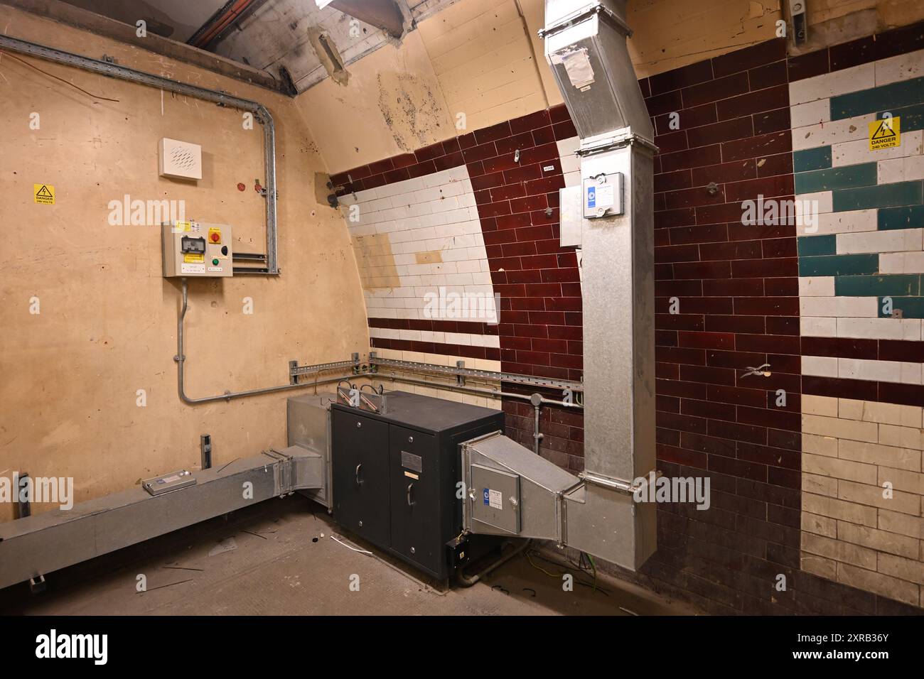 Box railway tunnel hi-res stock photography and images - Alamy