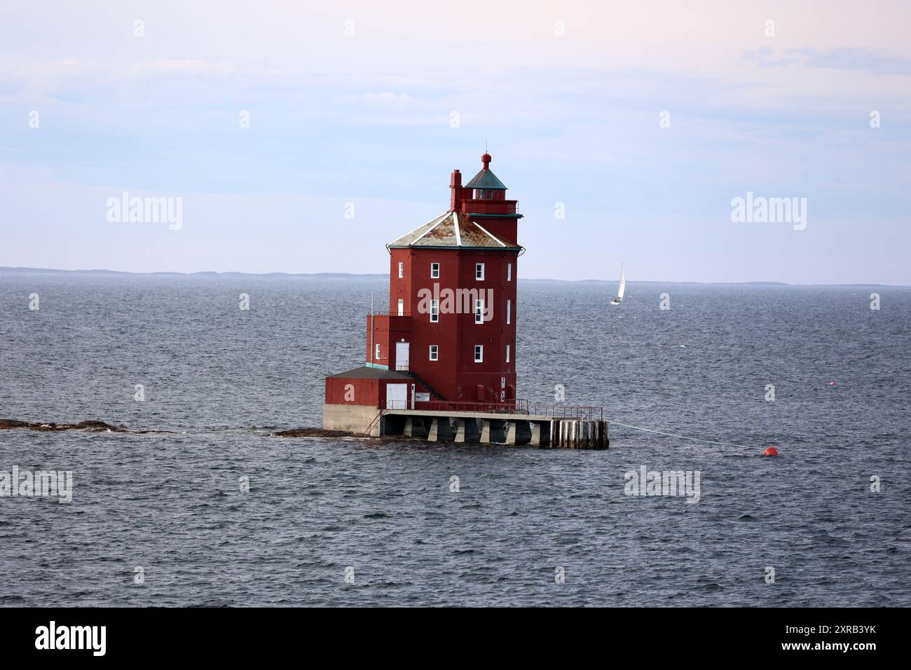 Kjeungskjaer lighthouse off the Norwegian coast Stock Photo - Alamy