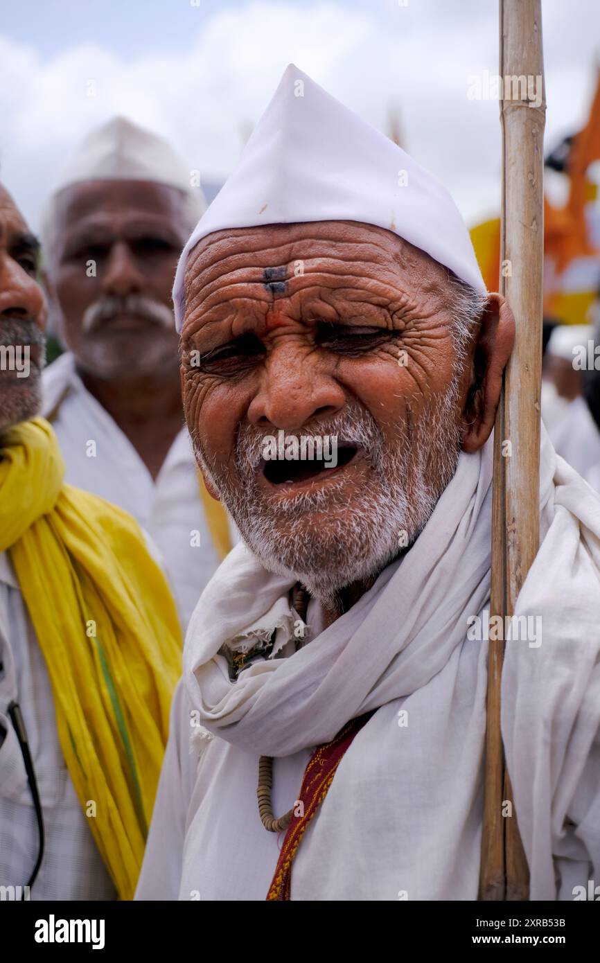 Pandharpur wari yatra maharashtra hi-res stock photography and images ...