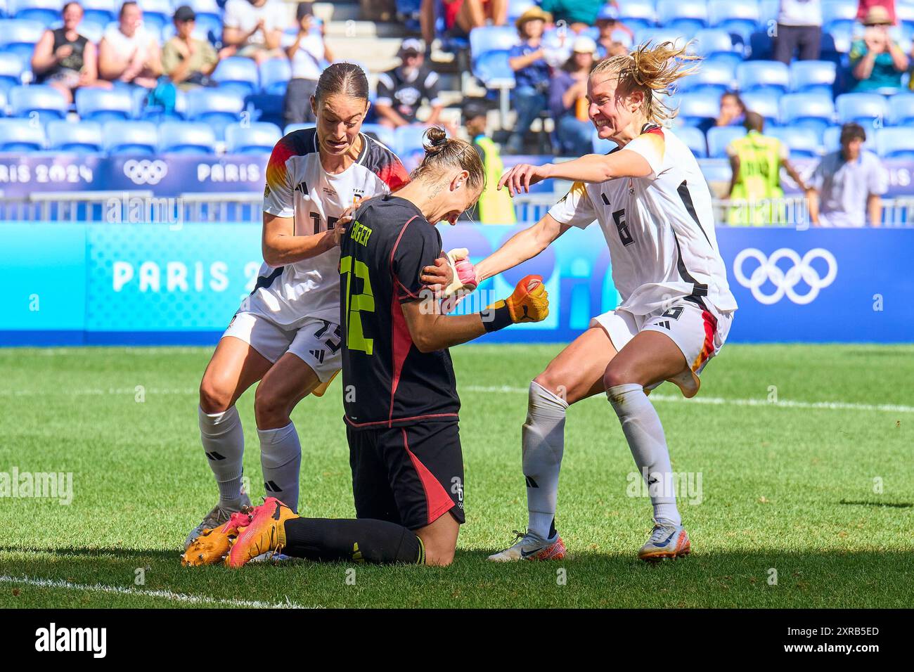 Lyon, France. 09th Aug, 2024. Ann-Katrin Berger, goalkeeper DFB Frauen 12 defend 11m and ...