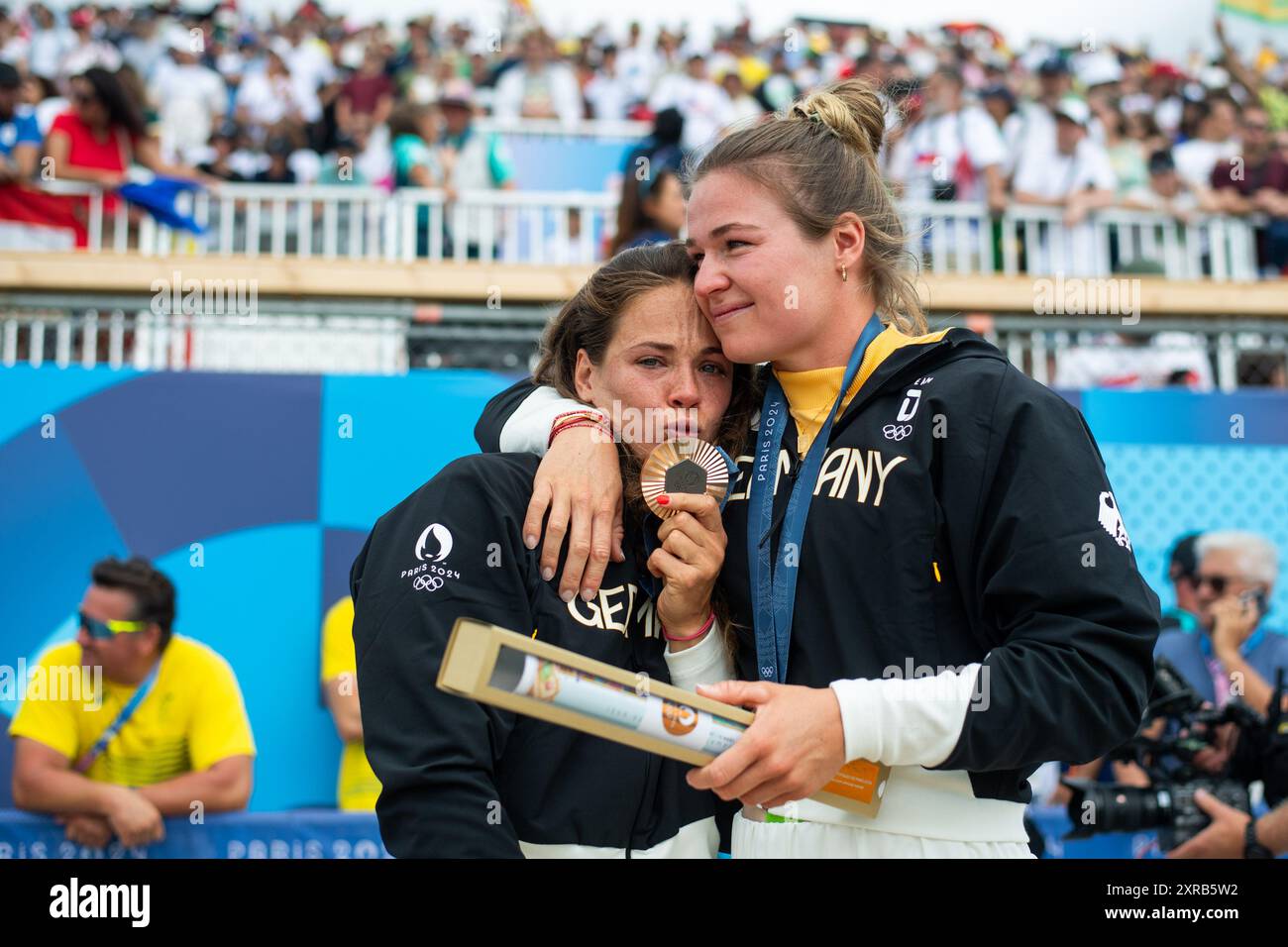 PASZEK Paulina, HAKE Jule Marie (Deutschland) jubeln ueber Platz 3 und ...