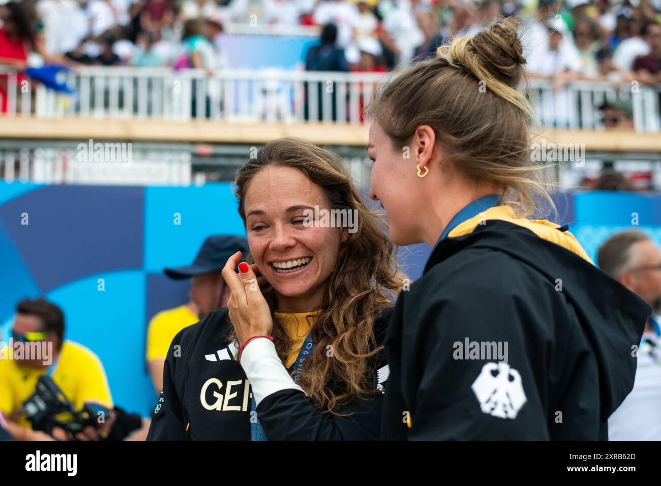 PASZEK Paulina, HAKE Jule Marie (Deutschland) jubeln ueber Platz 3 und ...