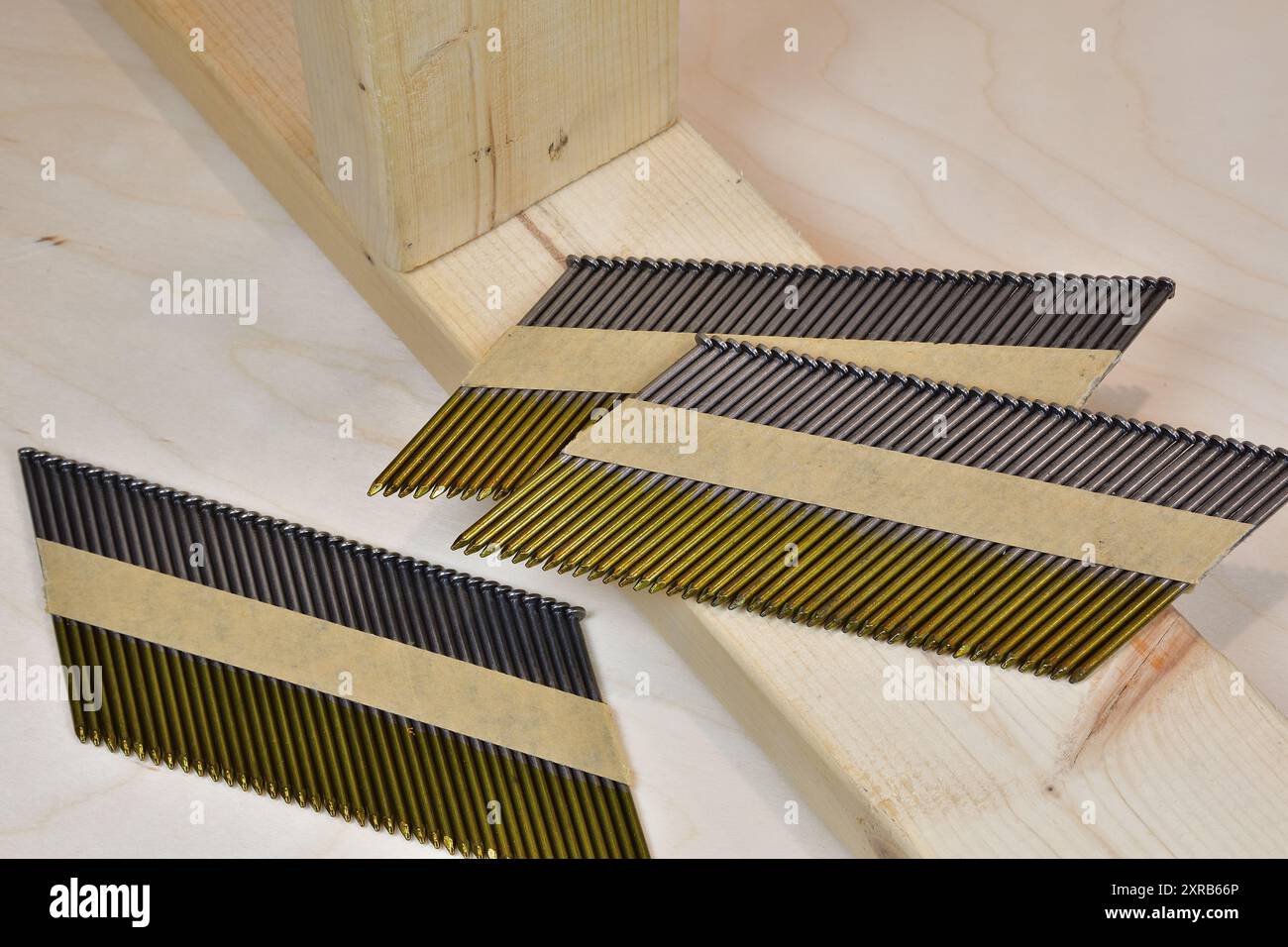 Framing nail strip for pneumatic hammer. D shape head nail strip with ...