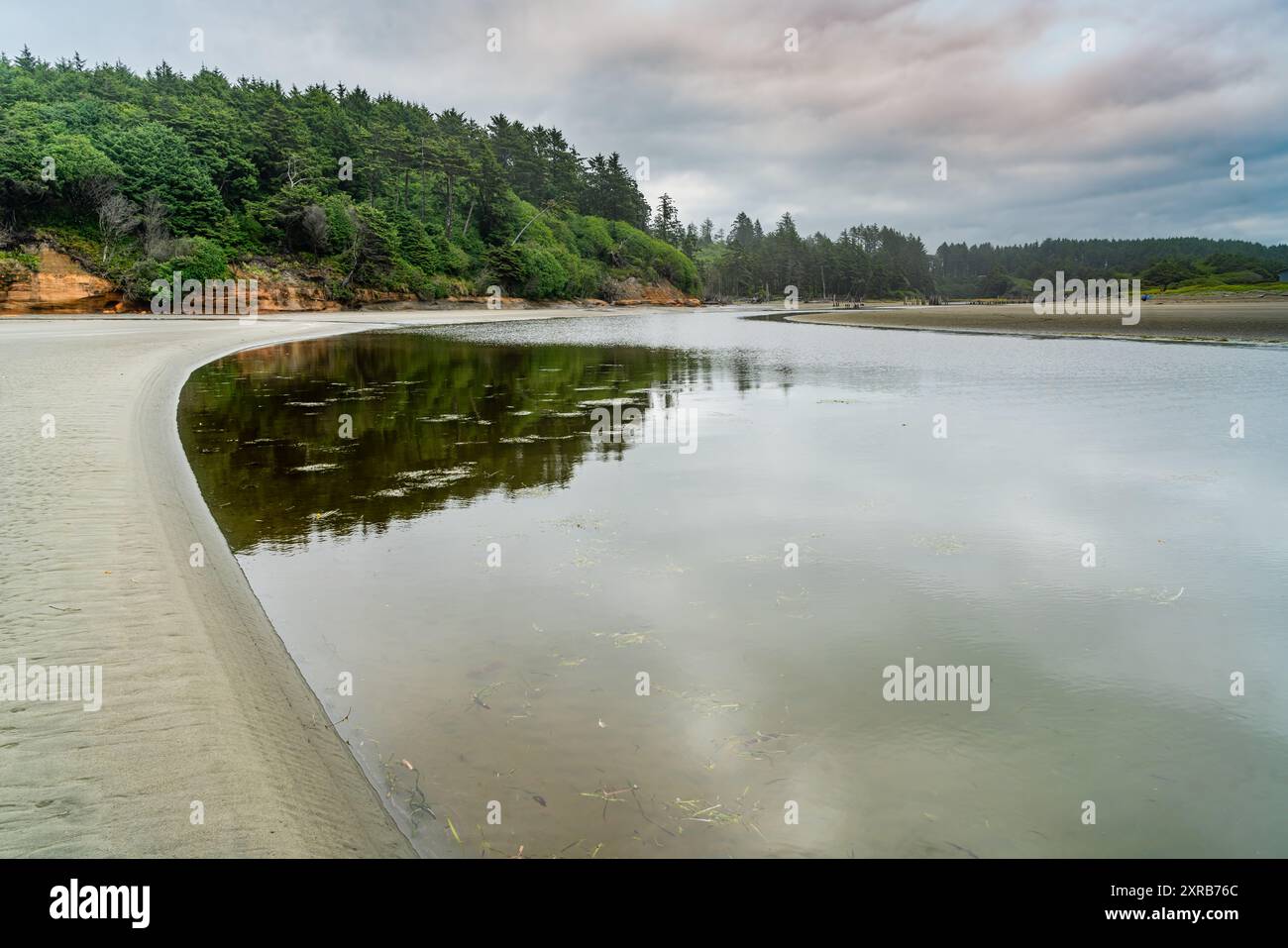 A view of the Moclips River flowing toward the Pacific Ocean in ...