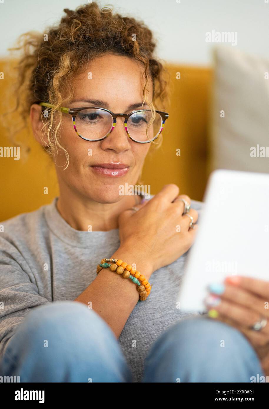 Person e reader travel hi-res stock photography and images - Alamy