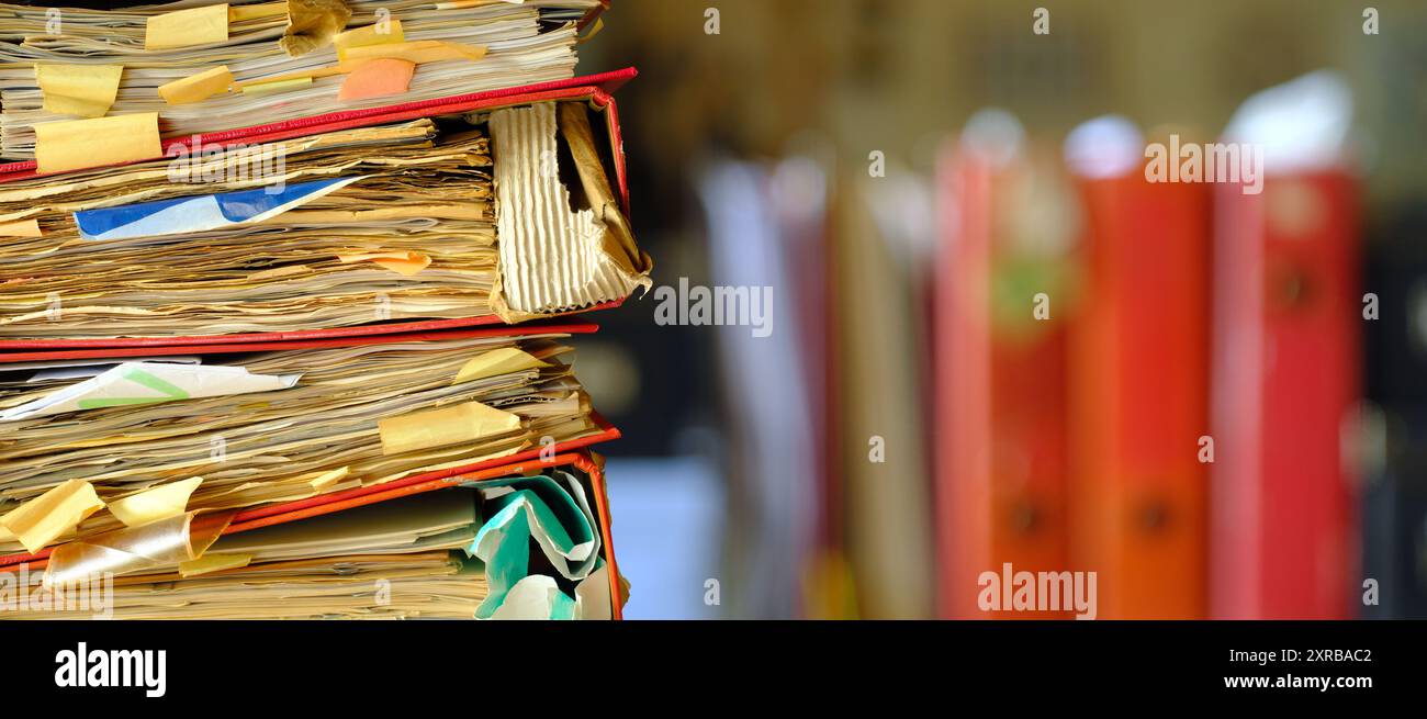 Messy home office hi-res stock photography and images - Alamy