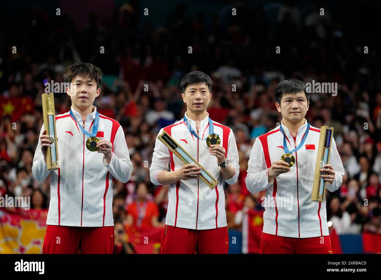 Players of China pose with their gold medals during the ceremony of the ...
