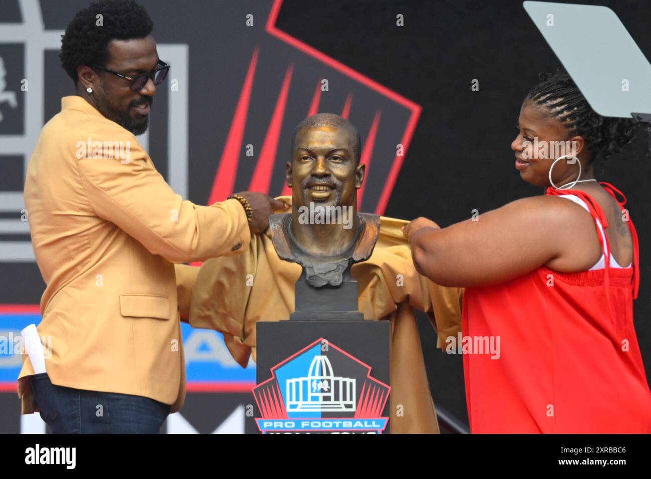 Former NFL player Patrick Willis, left, and his sister Ernicka Willis ...