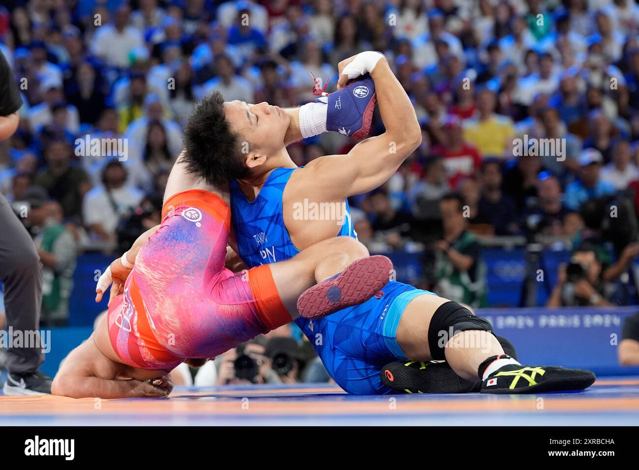 Kyle Douglas Dake, of the United States, and Japan's Daichi Takatani ...