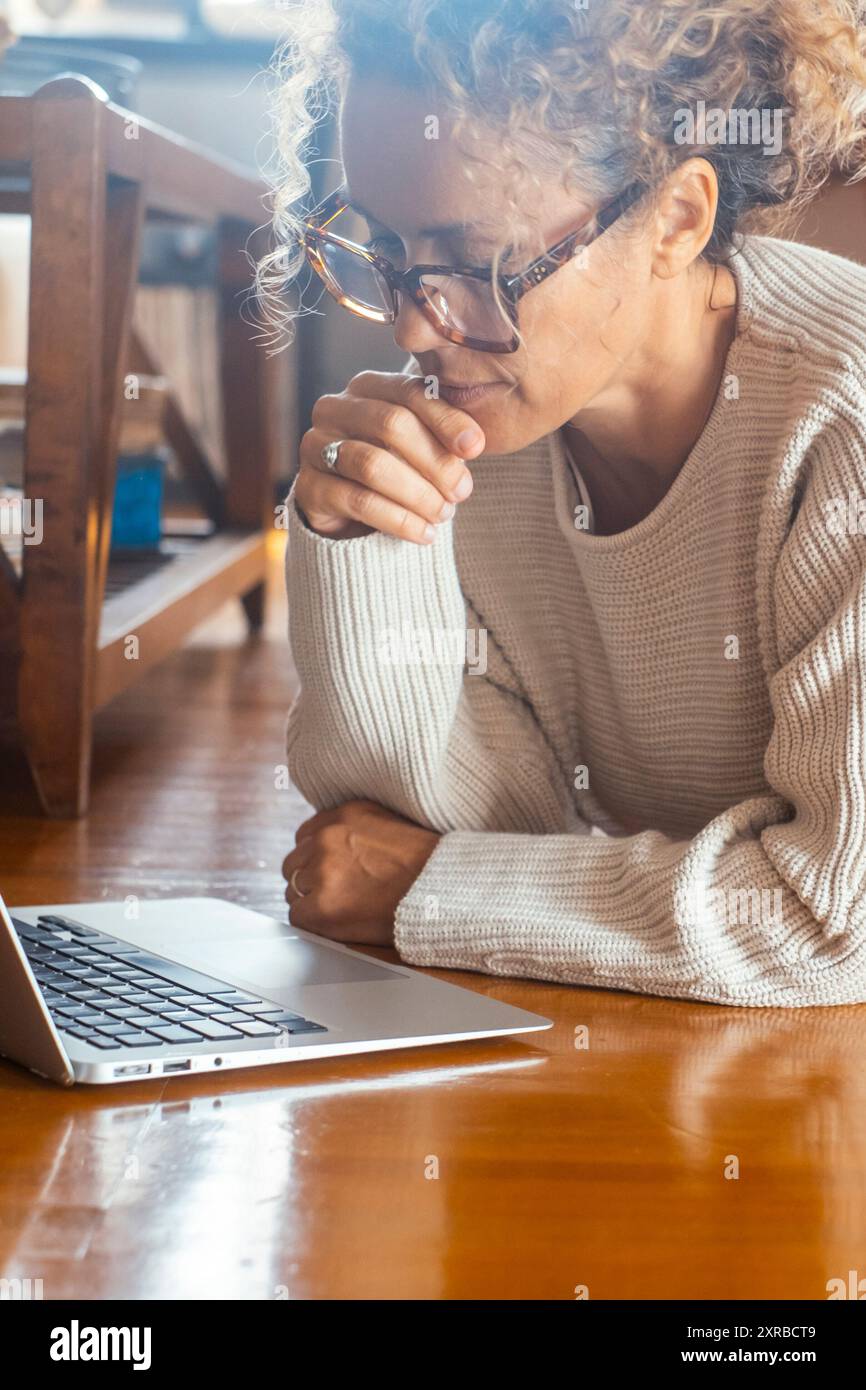 Bank concentrate hi-res stock photography and images - Alamy