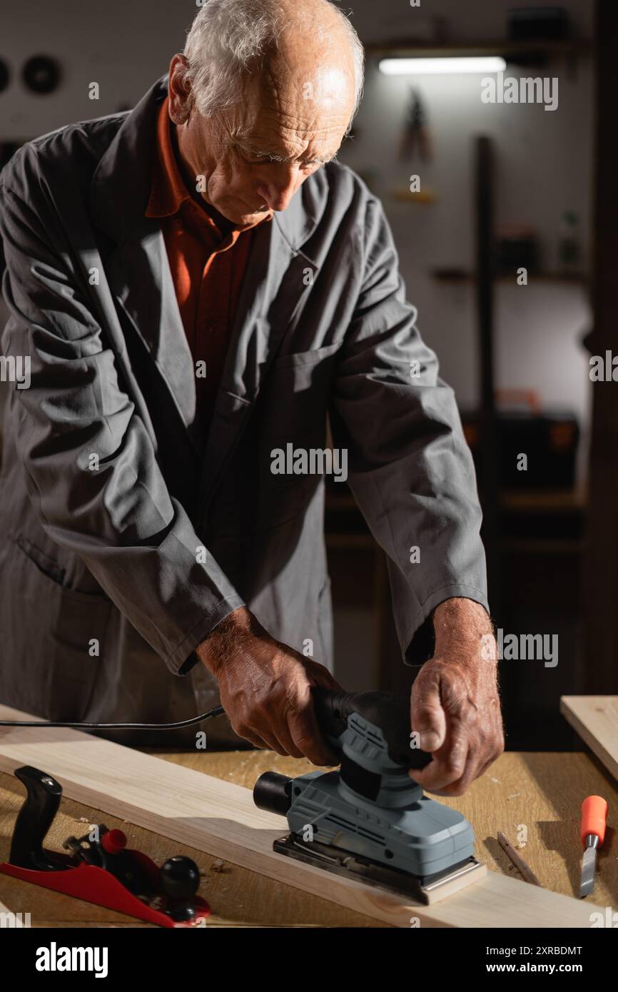 Elderly male carpenter sanding hi-res stock photography and images - Alamy