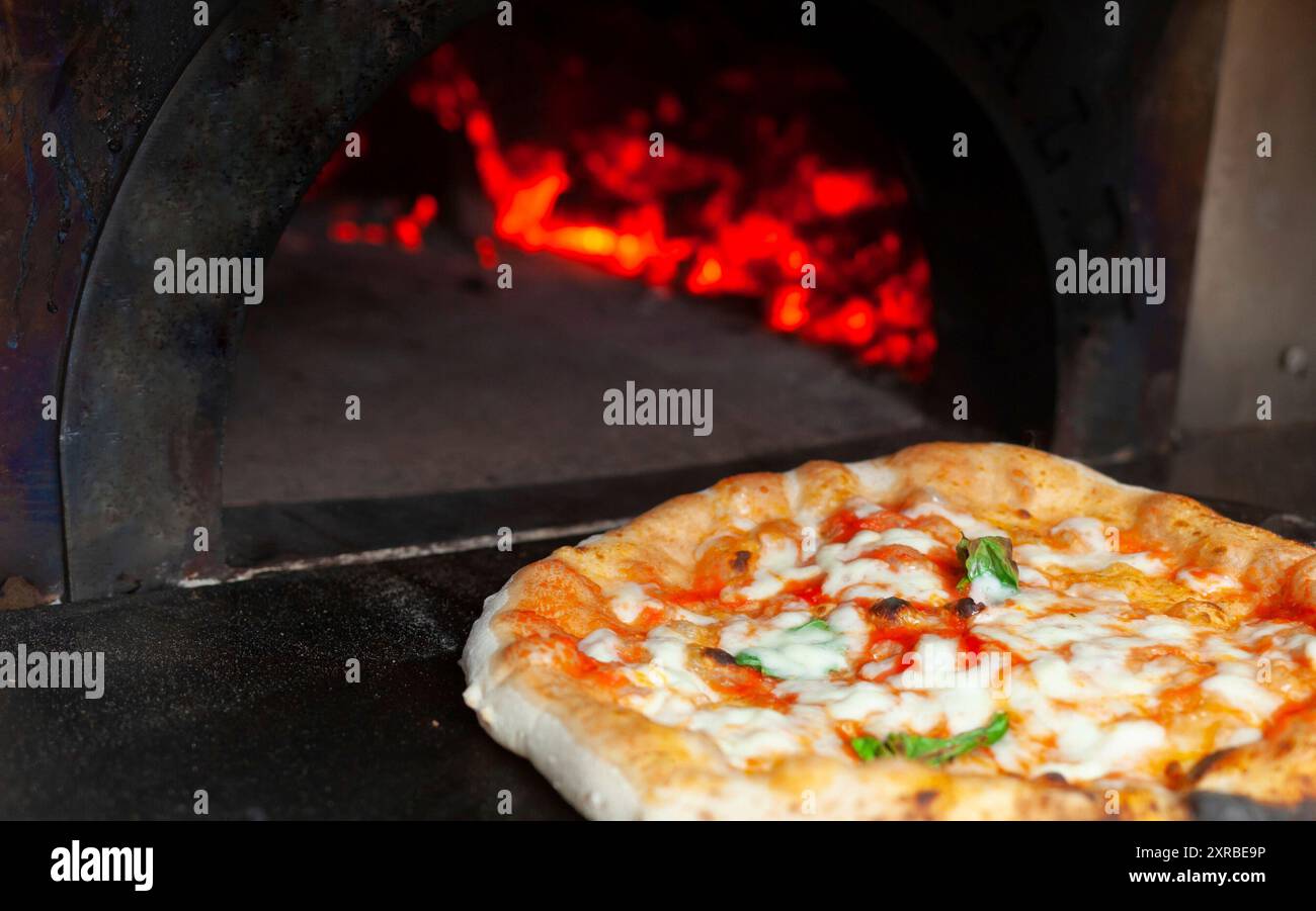 Wood oven pizza margherita hi-res stock photography and images - Alamy