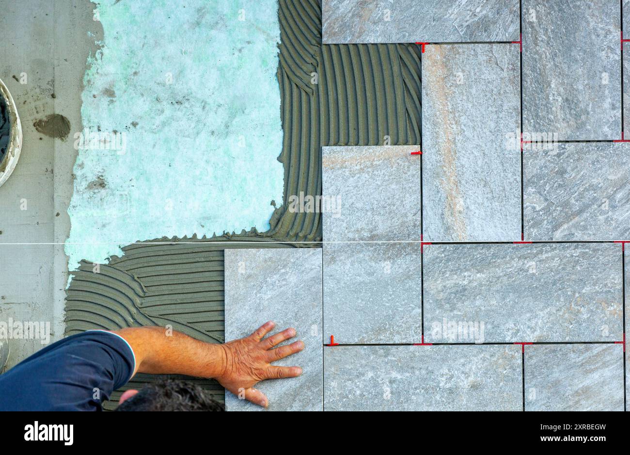 Working tiler hi-res stock photography and images - Alamy