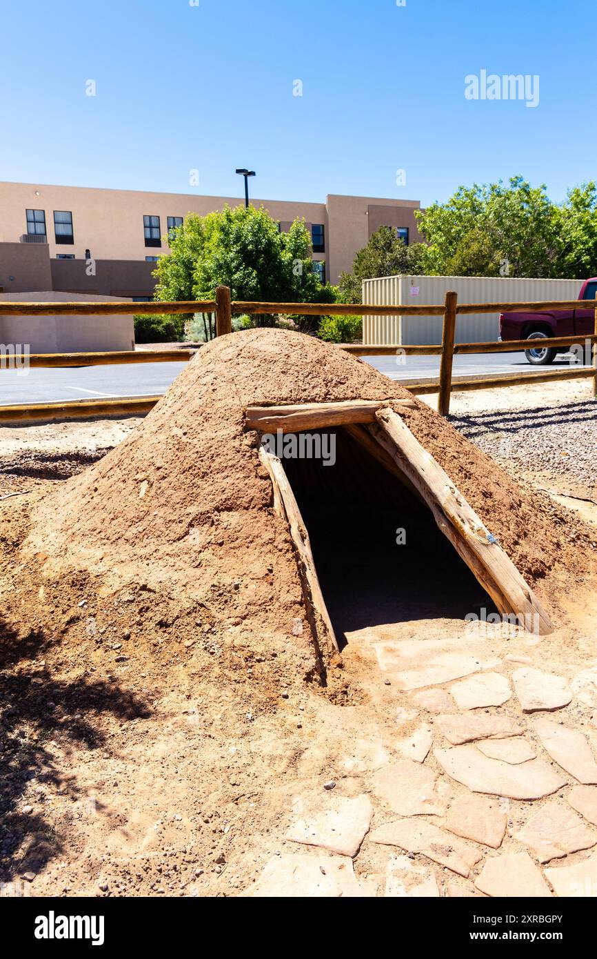 Navajo sweat lodge for sauna bathing in desert areas, Navajo Shadehouse ...