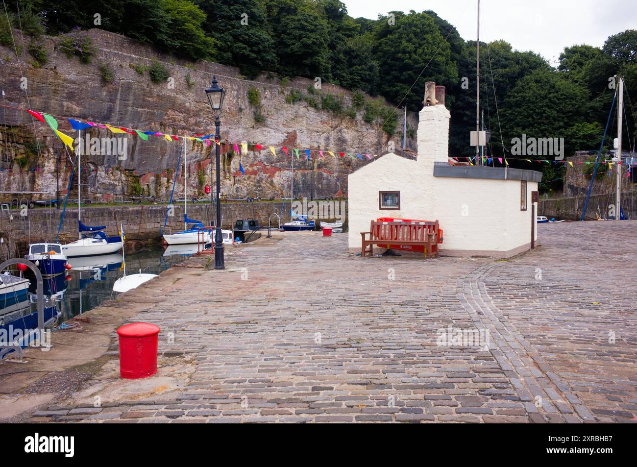 Cut into the cliff hi-res stock photography and images - Alamy