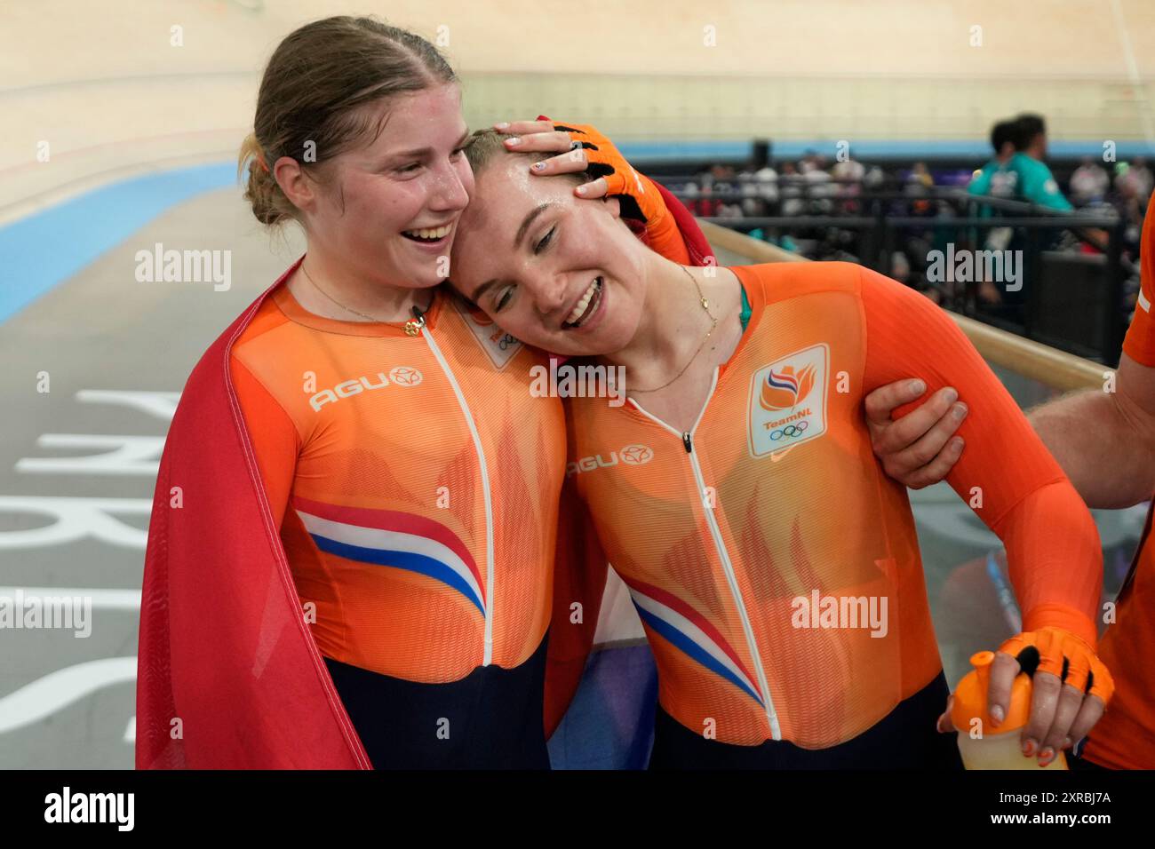 Netherlands' Mike van Der Duin and Lisa van Belle, left, celebrate ...