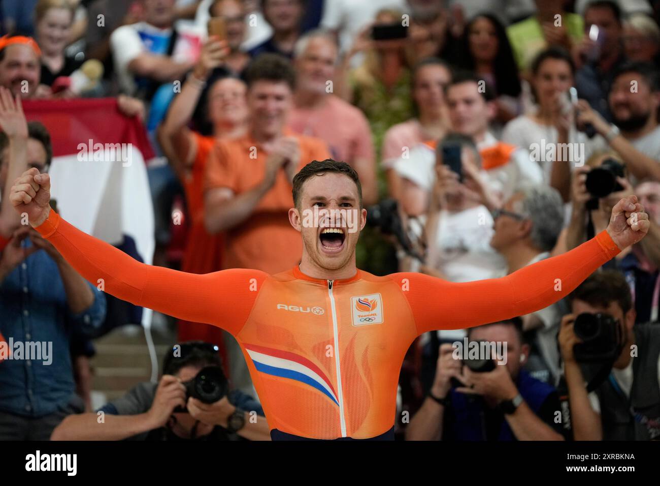 Harrie Lavreysen of Netherlands celebrates winning the gold medal in ...