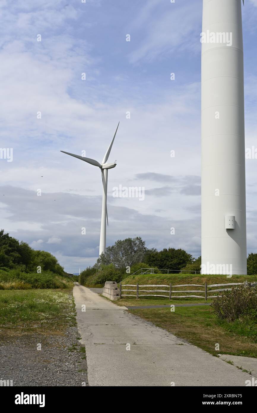 Wind turbine in Avonmouth, Bristol, wind farm Stock Photo - Alamy