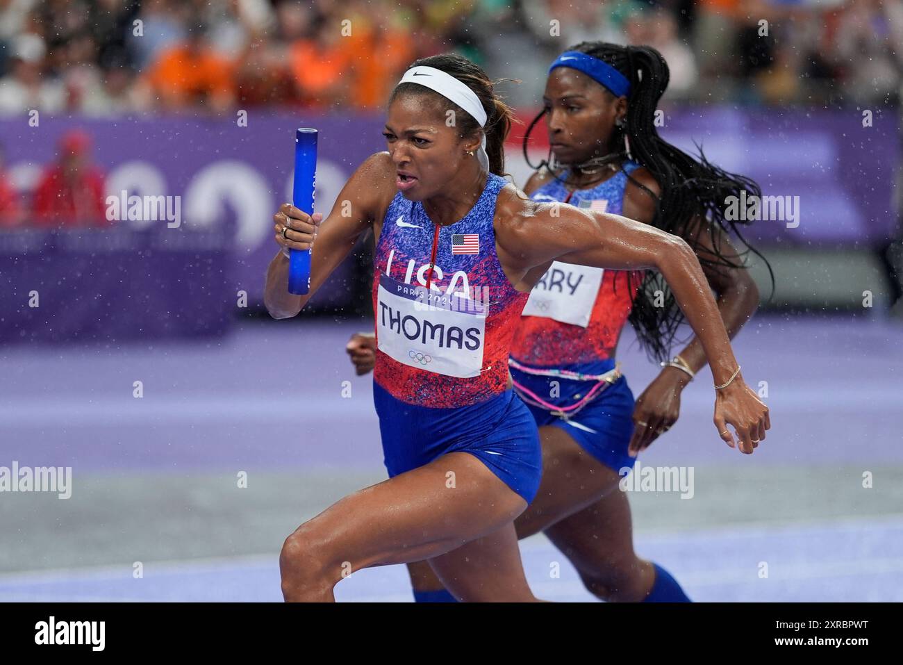 Gabrielle Thomas, of the United States, runs her leg of the women's ...