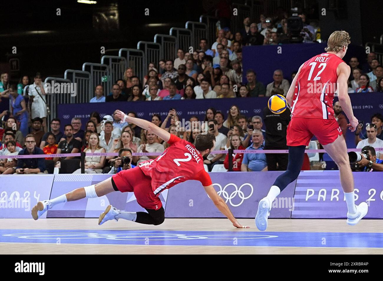 Paris, France. 9th Aug, 2024. Aaron Russell (L) of the United States ...