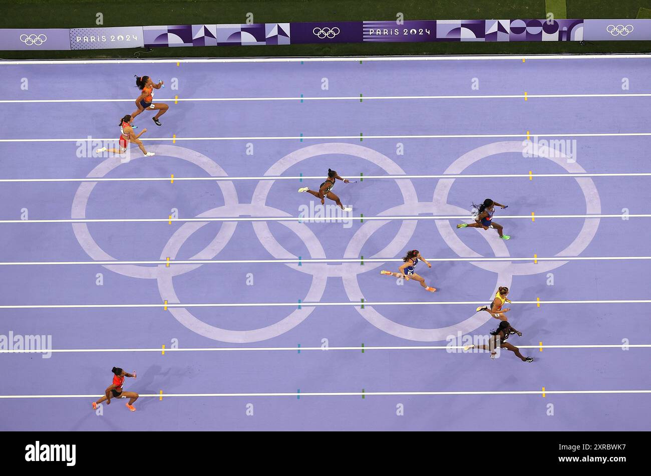 Paris, France. 9th Aug, 2024. Athletes compete during the women's ...