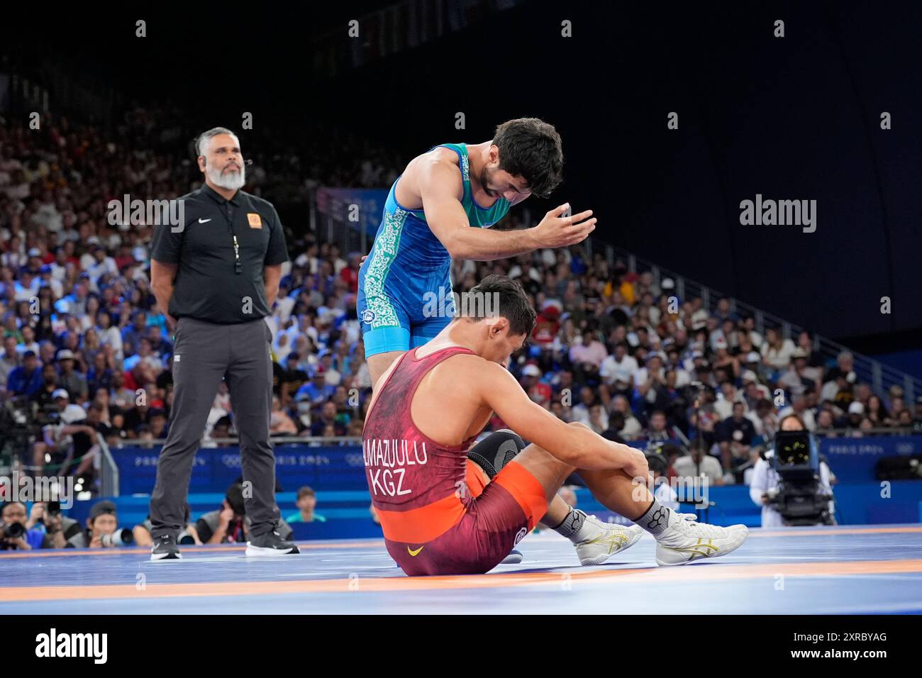 Uzbekistan's Gulomjon Abdullaev celebrates after defeating Kyrgyzstan's ...