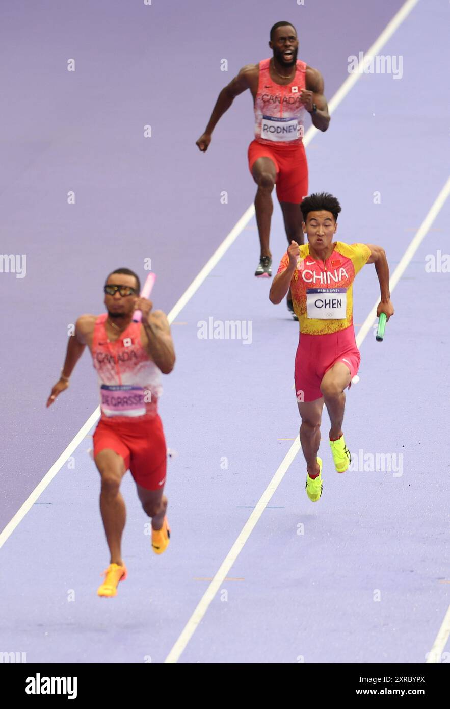 Paris, France. 9th Aug, 2024. Chen Jiapeng (front R) of team China and ...