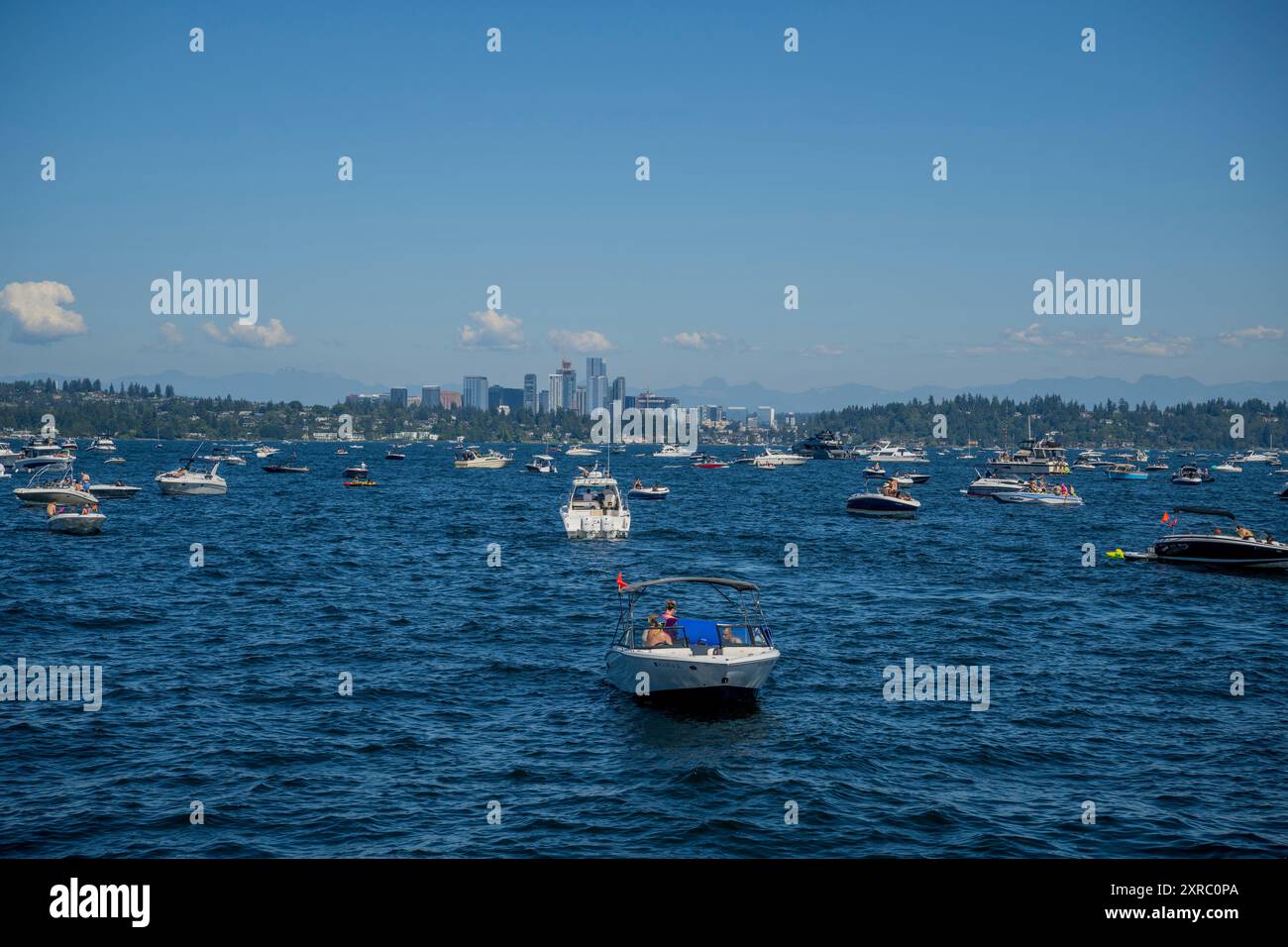 People in boats waiting for the Boeing Seafair Airshow over Lake ...