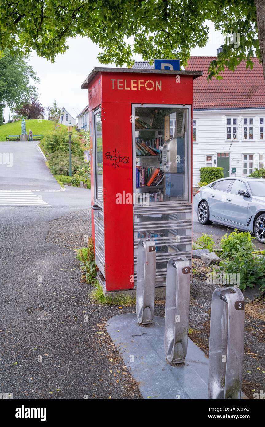 Kiosk telefon hi-res stock photography and images - Alamy