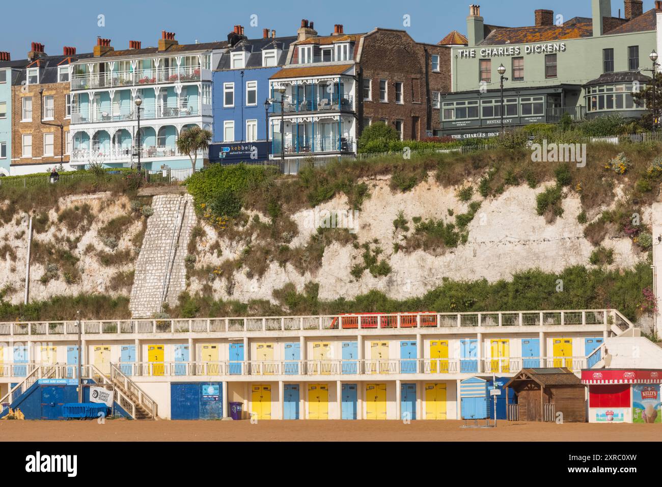 England, Kent, Broadstairs, Viking Bay Beach, The Victoria Parade ...