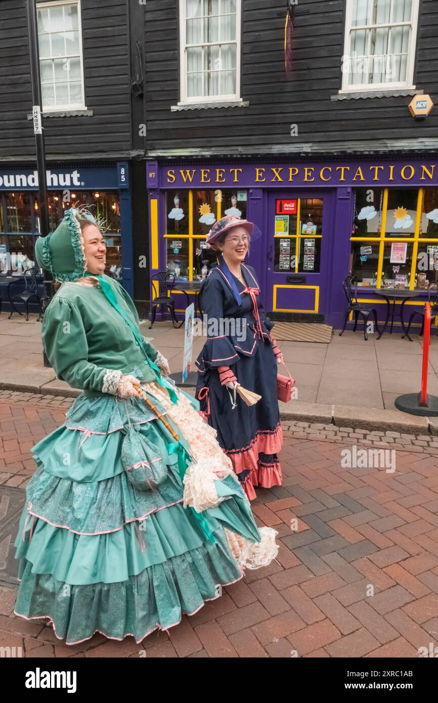 England, Kent, Rochester, Dickens Festival, People dressed in Victorian ...