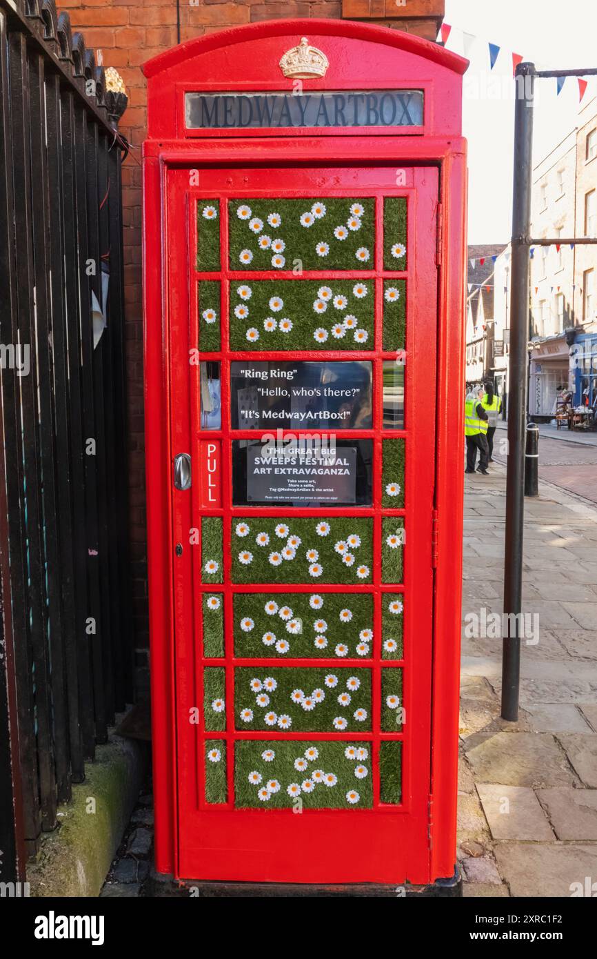 Converted red telephone box hi-res stock photography and images - Alamy