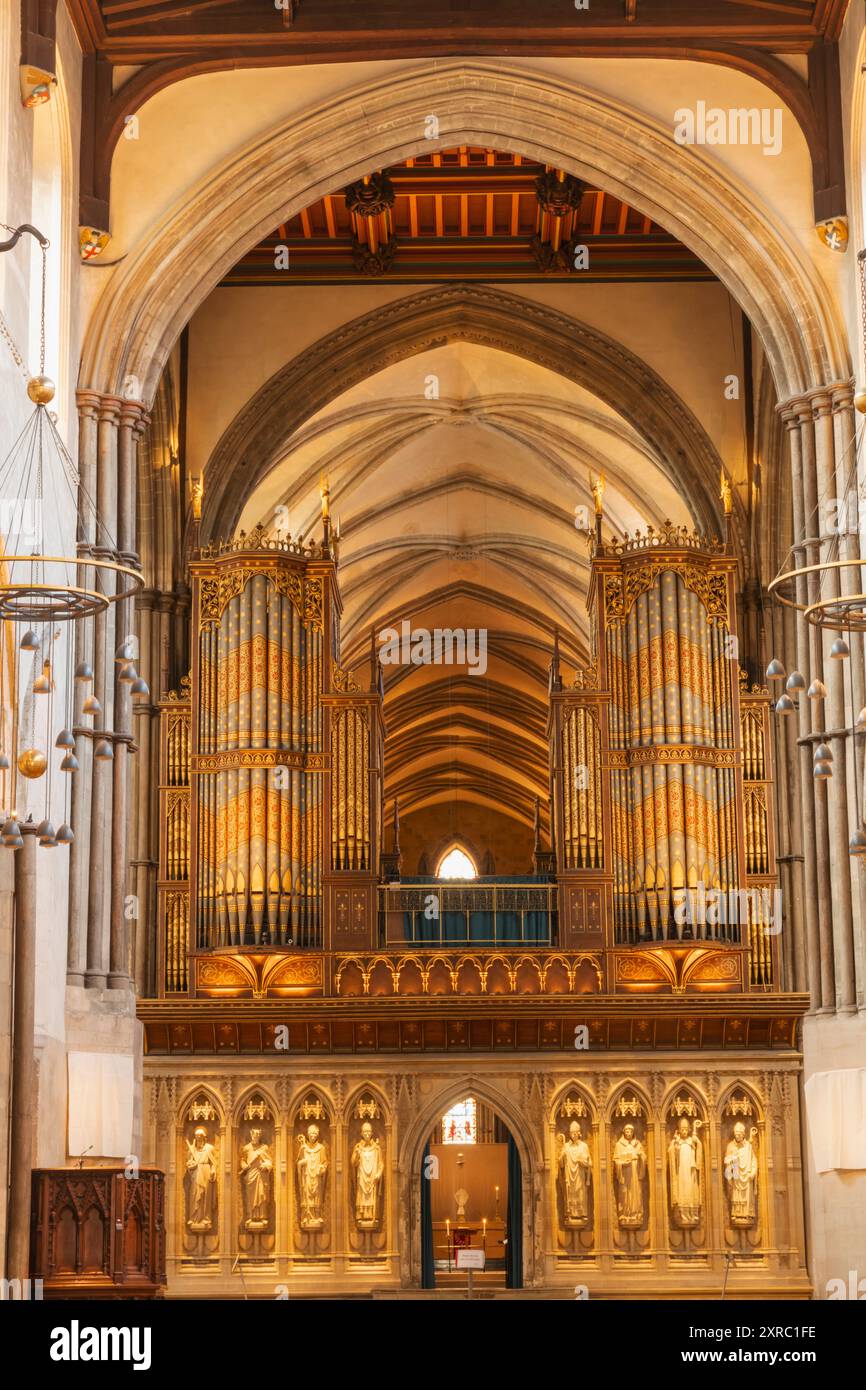 Interior of rochester cathedral hi-res stock photography and images - Alamy