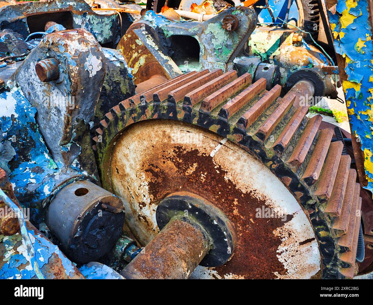 Old rusty gear driven machine Stock Photo - Alamy
