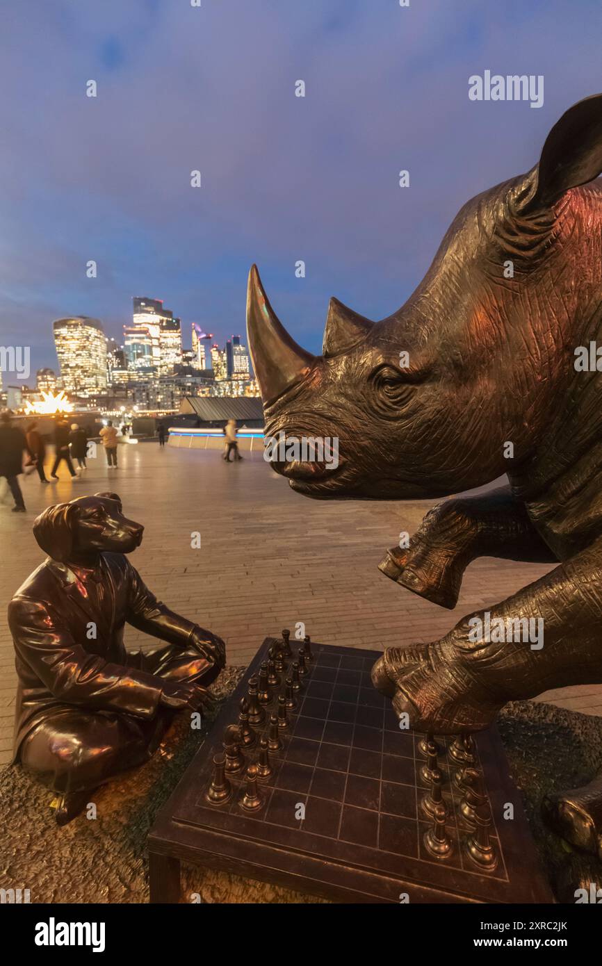 Chess playing sculptures hi-res stock photography and images - Alamy