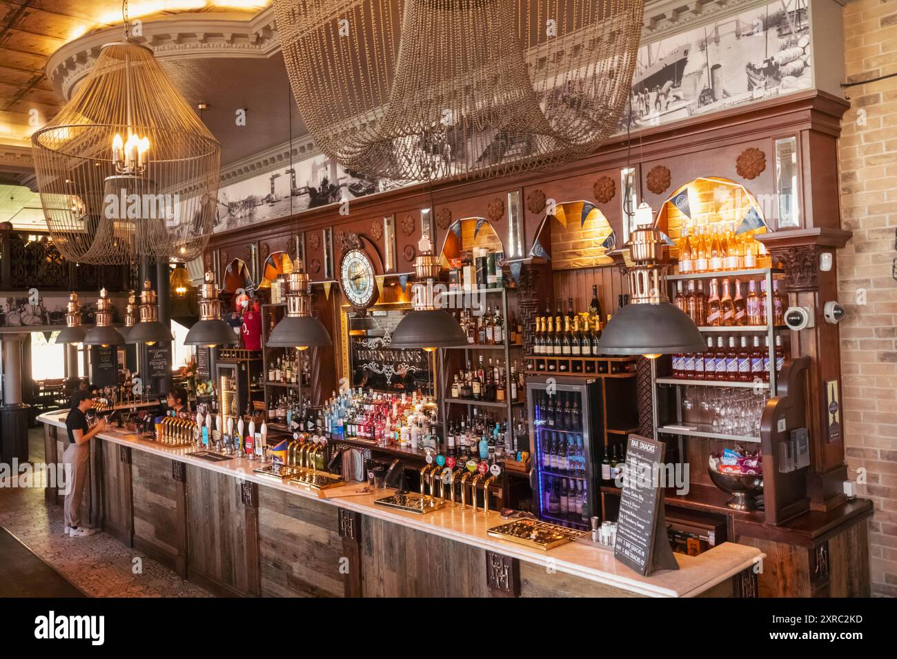 England, London, Southwark, Hays Galleria, The Horniman Pub Stock Photo ...