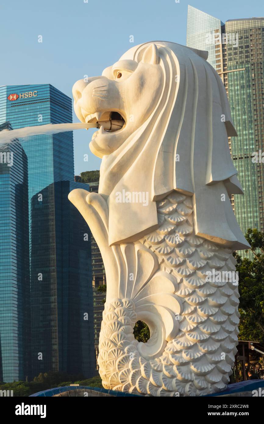 Asia, Singapore, Head of the Merlion Statue and City Skyline Stock ...