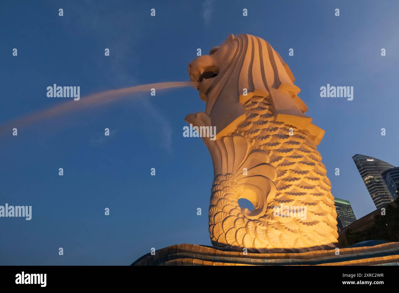 Merlion statues hi-res stock photography and images - Alamy